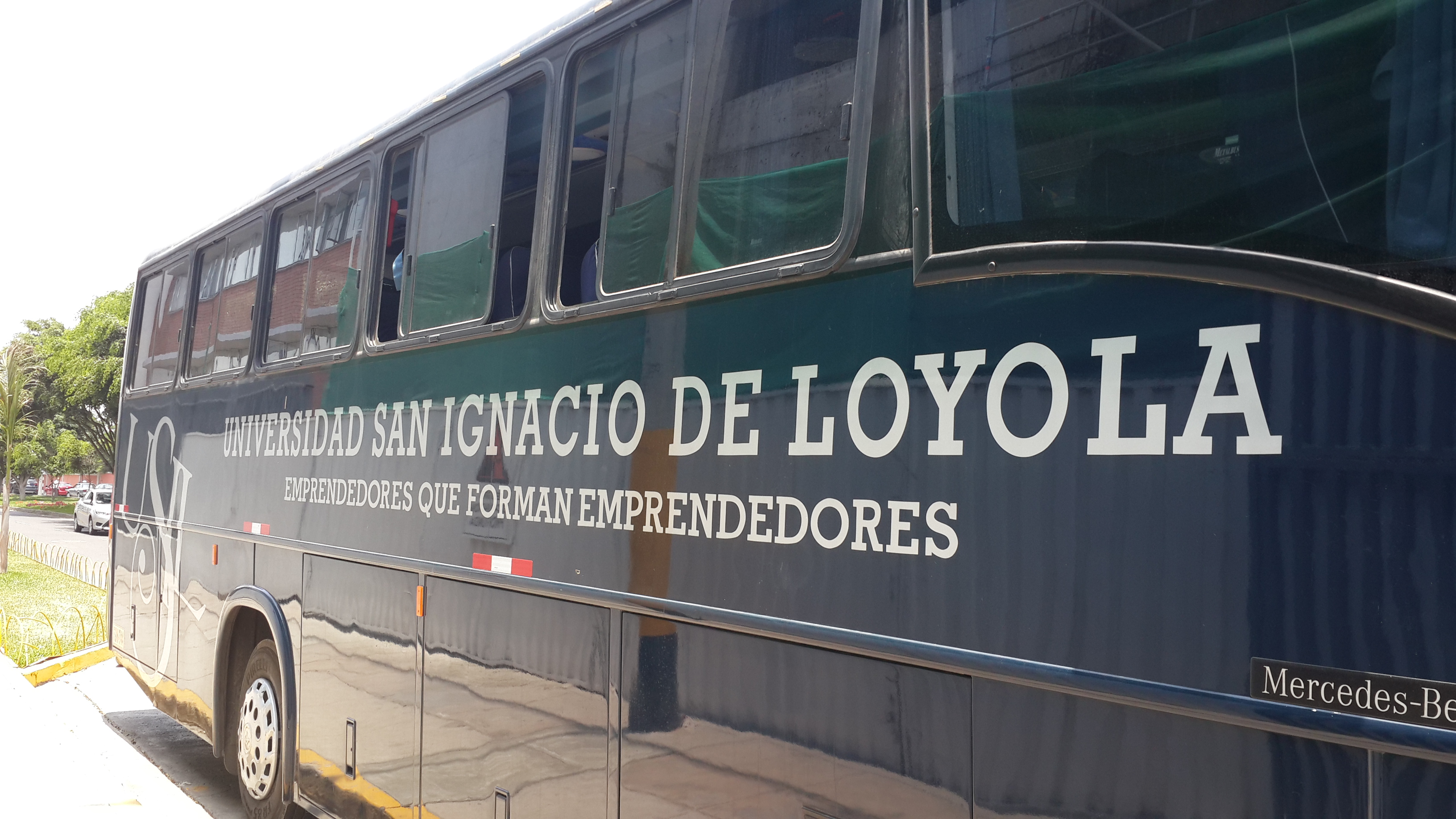 Aula rodante de la Universidad San Ignacio de Loyola. - Denky